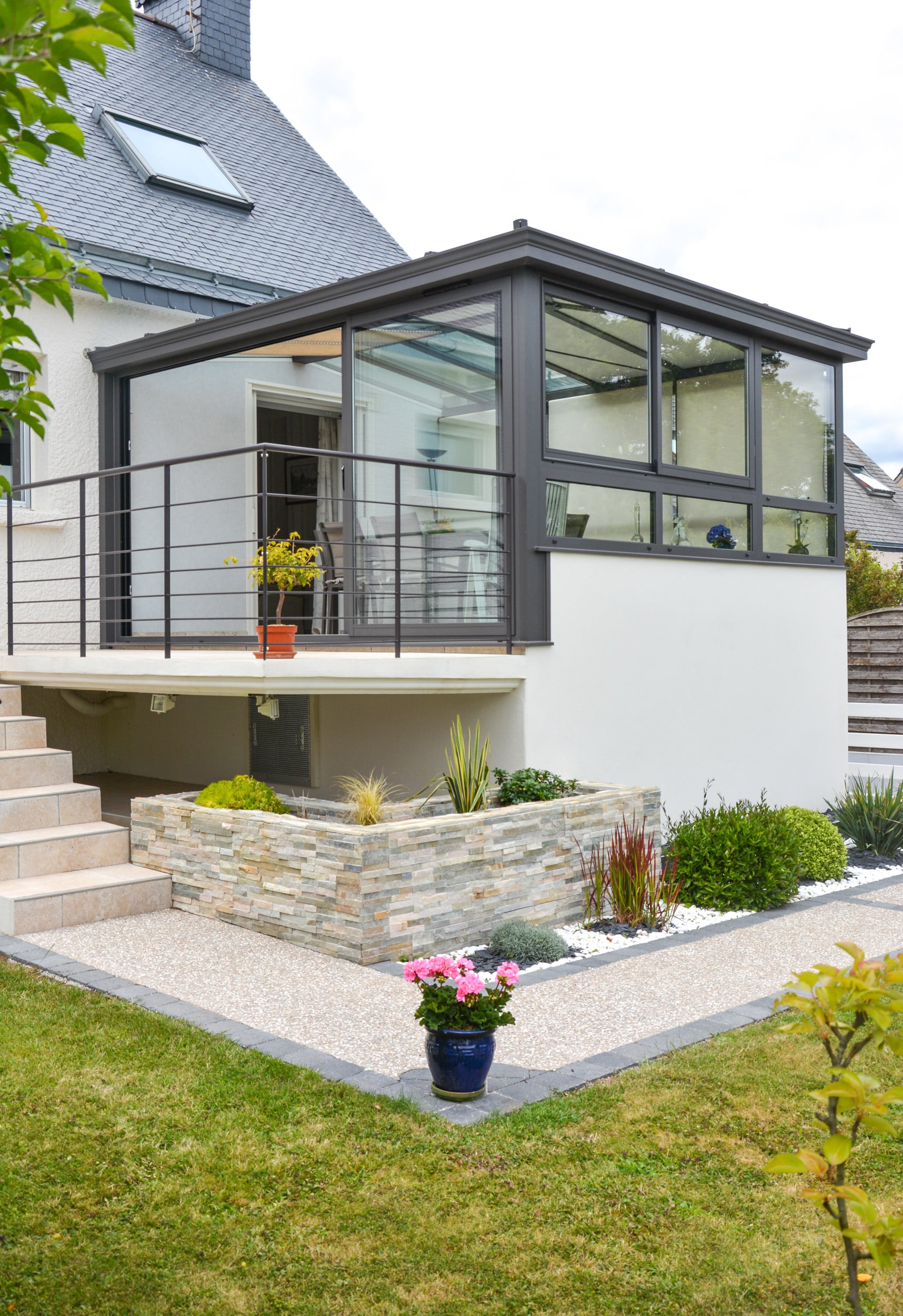 Véranda en kit vs sur-mesure : quel choix pour votre maison ? | Vérandaline